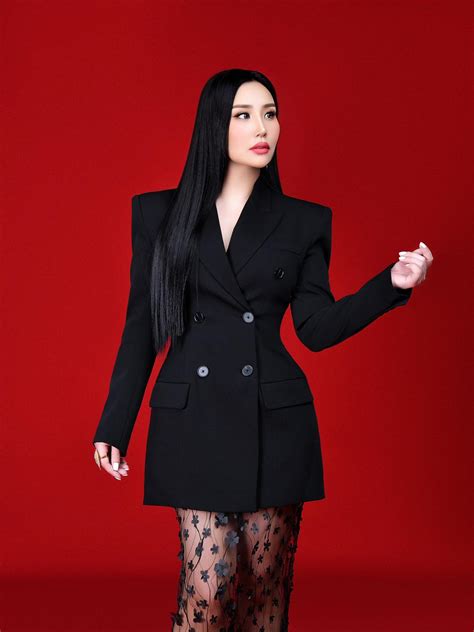 Uyankholboo Өнөөдөр миний төрсөн өдөр Байнга хамт байдаг та бүхэндээ талархъя ️ Өнөөдрөөс