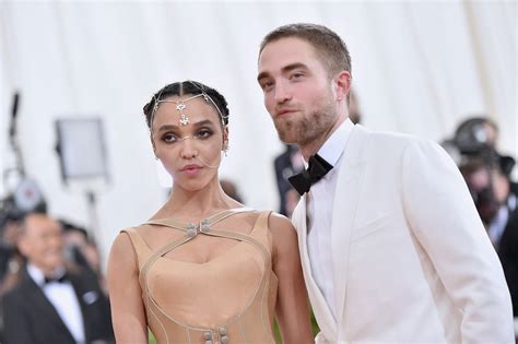 Robert Pattinson And Fka Twigs Breakup Details Popsugar Celebrity