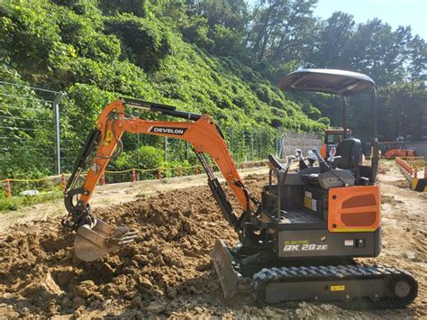 작업中 옆 이야기까지 들리네 굴착기도 전기 시대[르포] 파이낸셜뉴스