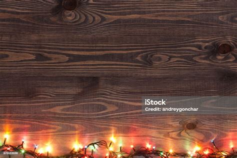 크리스마스 소박한 배경 및 빈티지 조명 나무 Planked 무료 텍스트 공간 행복 한 새 해 0명에 대한 스톡 사진 및 기타