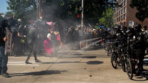 Seattle Protest Police And Anti Racism Demonstrators Clash At March