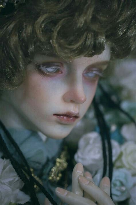 Dølls에 있는 핀 모델링 얼굴 윤곽 아트 인형