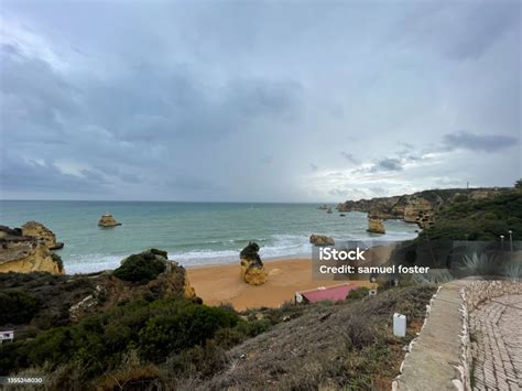 라고스 마을 알가르베 지역 포르투갈 근처의 아름다운 만 샌디 비치 포르투갈어 랜드 마크 인기있는 여행 목적지 0명에 대한 스톡 사진 및 기타 이미지 Istock