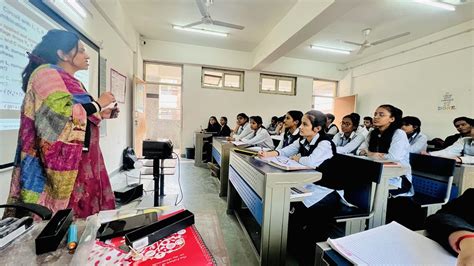 Why Should Schools Adopt Smart Classrooms In 2025