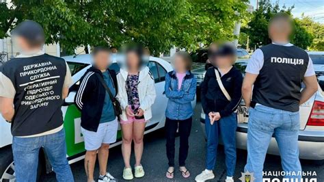 Одружувала призовників на багатодітній матері — в Одесі викрили сваху Новини Live