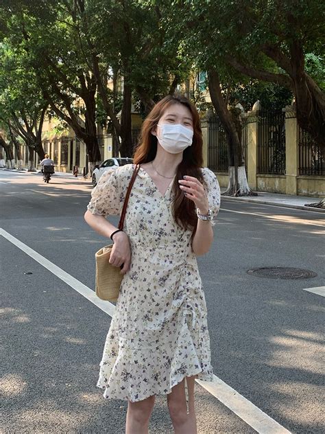 여름 노란 꽃무늬 원피스