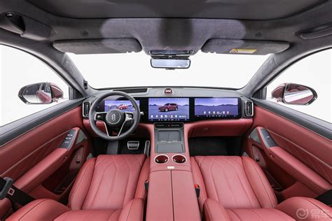 【问界m8增程版 310km Ultra 6座内饰全景正拍图片 汽车图片大全】 易车