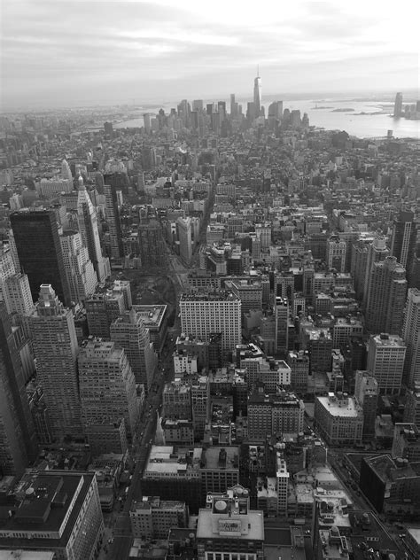 무료 이미지 검정색과 흰색 지평선 사진술 시티 마천루 도시 풍경 도심 단색화 탑 블록 중심지 항공 사진 흑백 사진 주거 지역 지리적 특징 인간