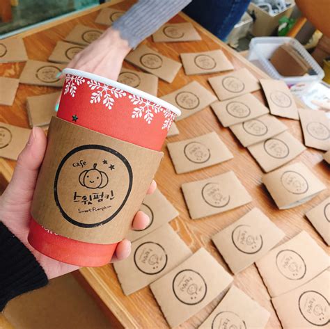 홀더스탬프 제작 카페 슬리브에 자동스탬프로 도장 쾅쾅 인쇄제작 안해도 괜찮아요~스윗펌킨퐁양작업실 네이버 블로그
