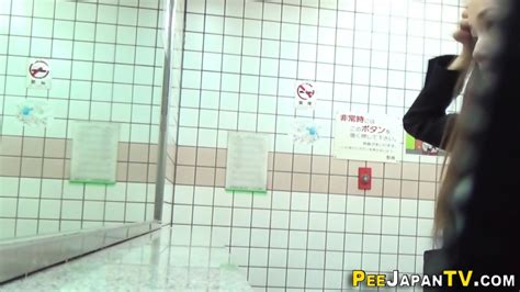 Asian Lady Squatting To Piss Eporner