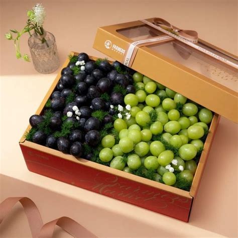Hộp Quà Nho Xanh Và Nho đen Tone đỏ Vàng Tinh Tế Siêu Thị Farmers Market