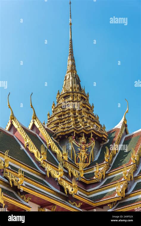 Beautiful Roof Decoration With Green Tiles And Gold Chofahs And