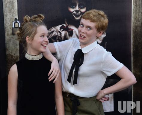 Photo Lulu Wilson And Sophia Lillis Attend The Annabelle Creation