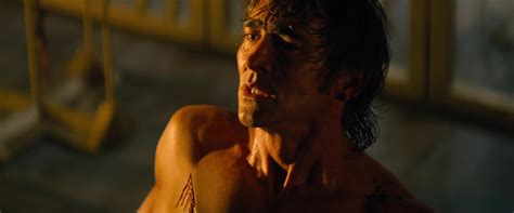 Naked Hunk Fighting Ninjas En Español