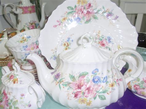 Lovely Treasures from English Garden: Royal Doulton Arcadia - Exclusive!!