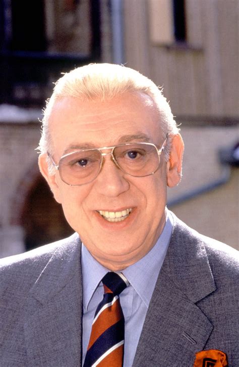 Inspecteur Derrick Série Feuilleton 25 Saisons Et 325 Episodes Télé