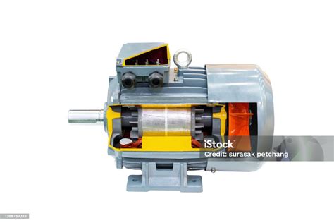 클리핑 경로가있는 흰색 배경에 격리 된 첨단 기술 산업 전기 모터의 현대 내부의 단면 디테일 공학에 대한 스톡 사진 및 기타 이미지 Istock