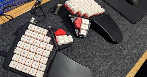 Moonlander Keyboard With New Keycaps Imgur