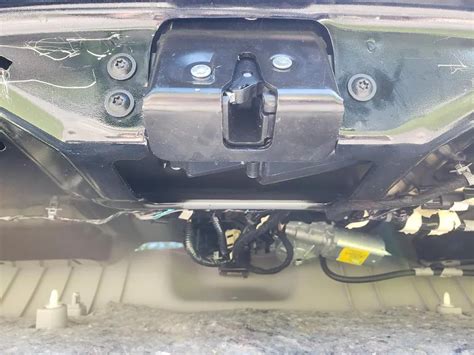 2007 2014 Gm Suv Liftgate Latch Guide Fixing A Stuck Or Inoperative