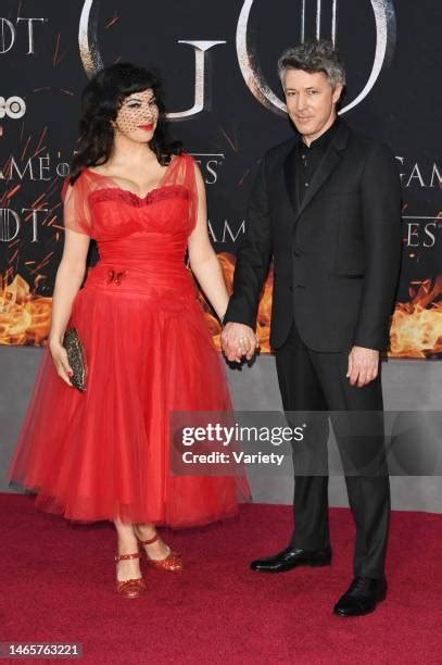 22 Photos Et Images Haute Résolution De Aiden Gillen And Camille