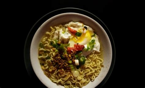 Kamu Pilih Mana Mie Kuah Di Dalam Mangkok Atau Mie Goreng Di Atas Piring