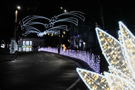 საახალწლო ნაძვის ხეები საქართველოს ქალაქებიდან ფოტოები Ambebi Ge