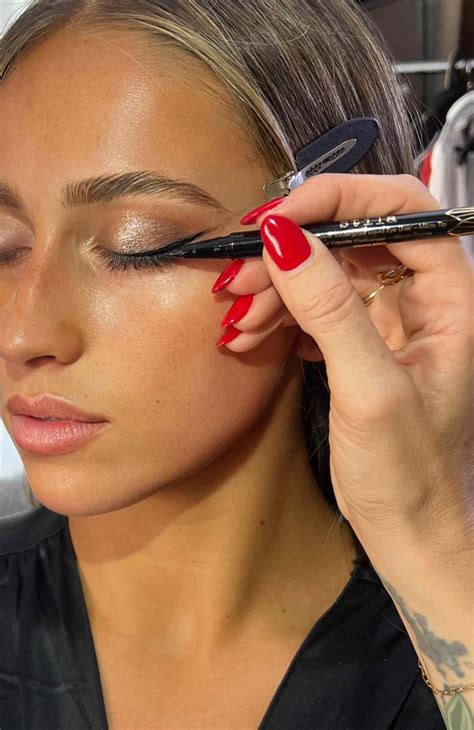 Tate Mcrae Wore Party Girl Eyes And Model Off Duty Hair At The Vmas