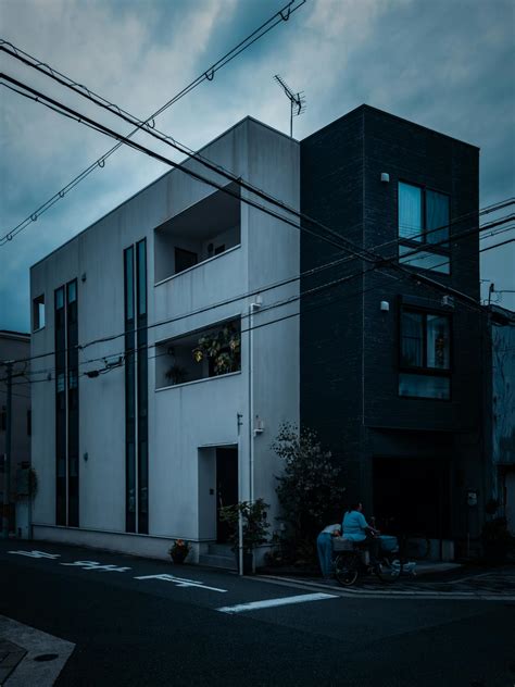 거리 생활 건축 다층 건물 도시 거리 도시 건축 도시 디자인 도시 생활 도시 오사카 도시 요소 도시 풍경 도시의 미니멀리스트 디자인 발코니 사람