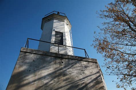 Hike To The Smallest Lighthouse In Oregon At The Tip Of Sauvie Island