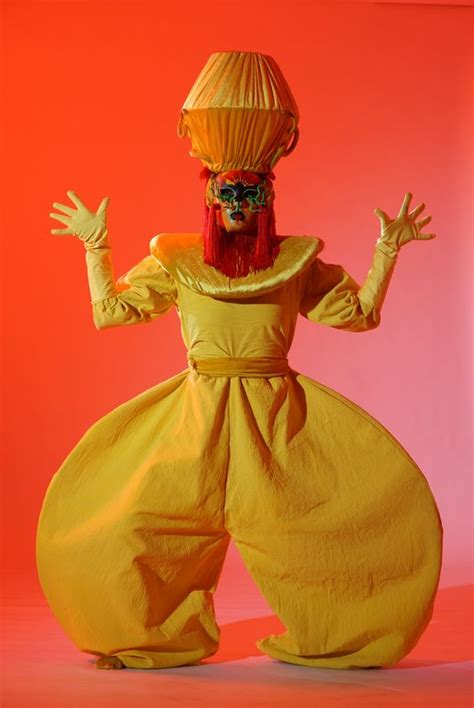 Ein Sof By Orly Anan Un Film Entre Máscaras Y Sueños Circenses