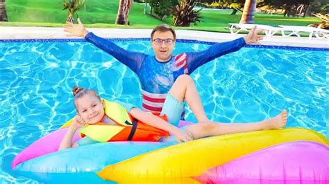 دیانا و روما با داستان شنا در استخر