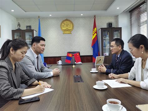 ЕРӨНХИЙ КОНСУЛ КЭ ЮУШЭН ЗАМЫН ҮҮД СУМЫН ИТХ ЫН ДАРГА Н АЛДАРБАЯРТАЙ УУЛЗЛАА