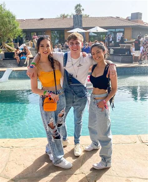 Fuslie Blaustoise Valkyrae Fashion Hacks Clothes Celebrities