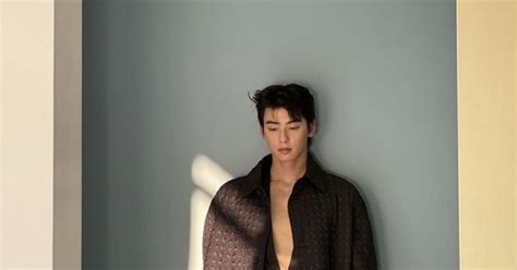 차은우 초콜릿 복근 공개…얼굴천재가 몸까지 좋냐