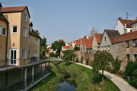 무료 이미지 별장 건물 강 운하 마을 시골집 정면 재산 아파트 수로 구시 가지 역사적으로 이웃 도시 벽 나비 도너츠 Rth 주거 지역 인간