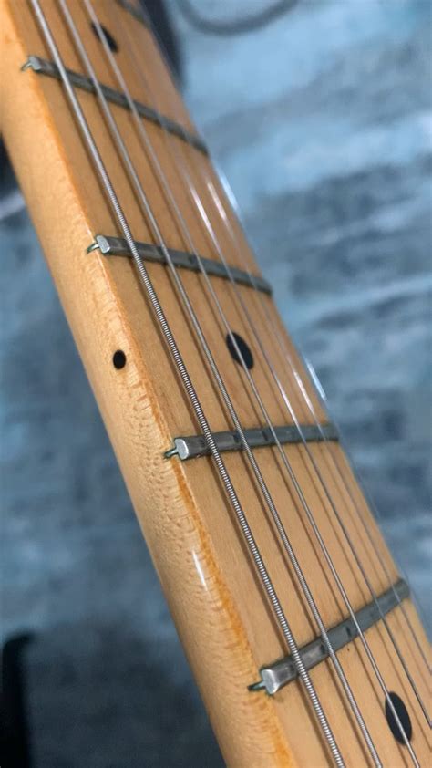 one simple way to tell if you need new strings r guitars