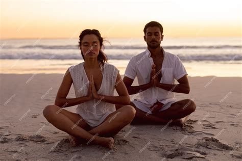 Free Photo Couple Performing Yoga Together On The Beach