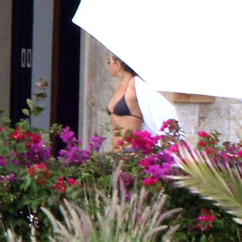 Jennifer Aniston Looks Incredible As She Holidays In Mexico With Justin Theroux In Black