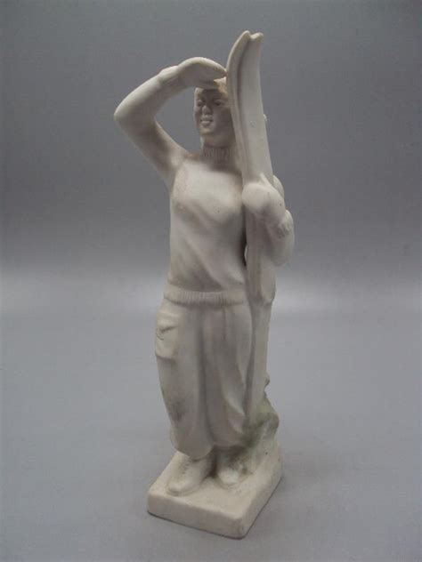 Фігура порцеляна статуетка баранівка лижниця спорт дівчина з лижами висота 23 5 см No14096