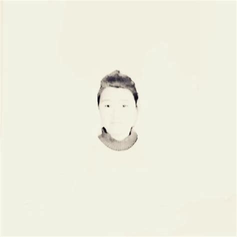 아직도 선명하다 이재명이 대통령이 될거라 의심하지 않았는데 07차이로 윤씨가 대통령이 되었던 그때 이재명이 고개를 숙여 죄송하다고 말했던 그때 나는 사실 그의 신속한