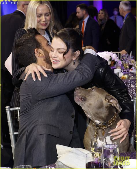 Selena Gomez Catches Up With Justin Theroux Inside 2022 CNN Heroes All