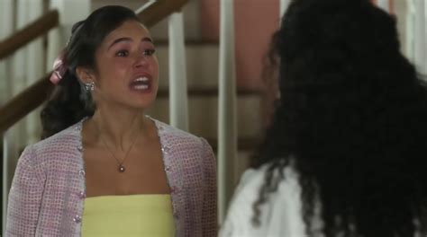 Garota Do Momento Bia Mente Para Clarice E Celeste