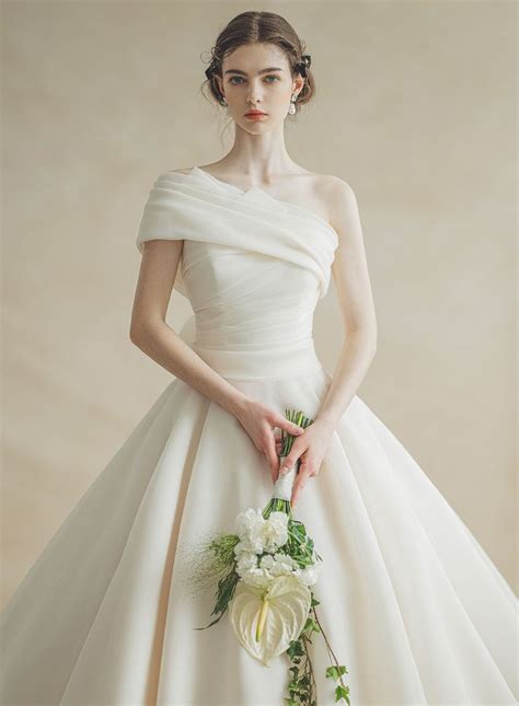 아이웨딩 브랜드 화보 Stylish Wedding Dresses Bridal Dresses Vintage Wedding Gown Inspiration
