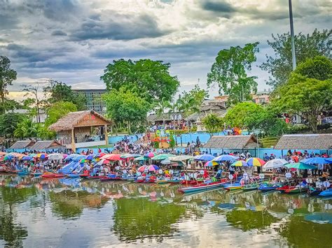 Readme Me เดินชิลล์ๆ ตลาดน้ำคลองแห ตลาดน้ำแห่งแรกของภาคใต้