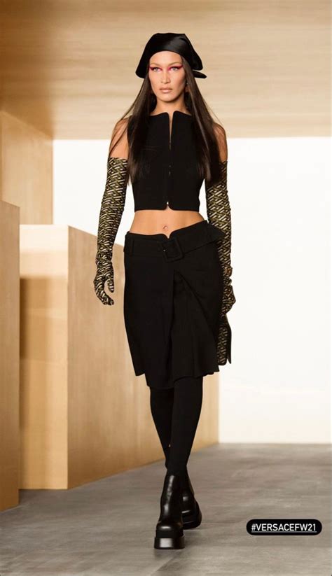 Bella Hadid Icon Versace Runway Catwalk Artofit