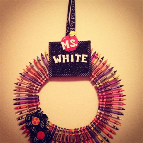 Crayon Wreath Made By Lil Tushies Crayon Wreath How To Make