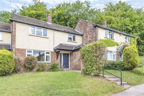 Halton Wood Road Aylesbury Hp22 3 Bed End Of Terrace House £400000
