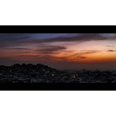 شهر در شب روشن است