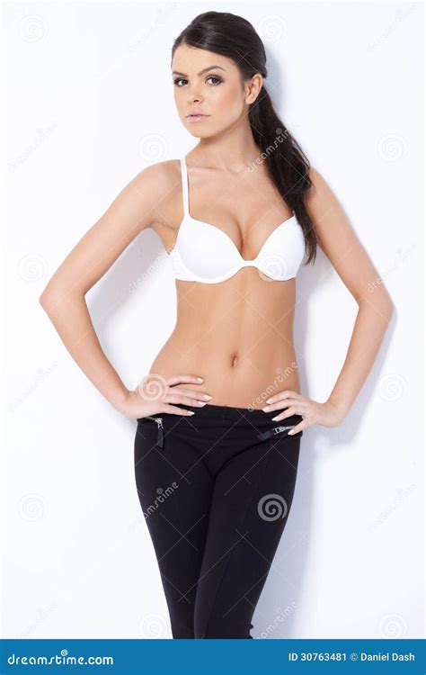 Jeune Femme Sexy Regardant Devant L Appareil Photo Image Stock Image Du Sportif Studio