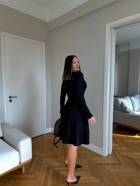 Fustan I ShkurtËr I Thurur Me Kopsa Dekorative Albania Clothing Club